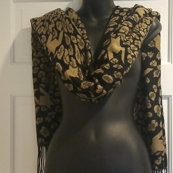 Accessories | Textured Cheetah Print Wrap | Poshmark